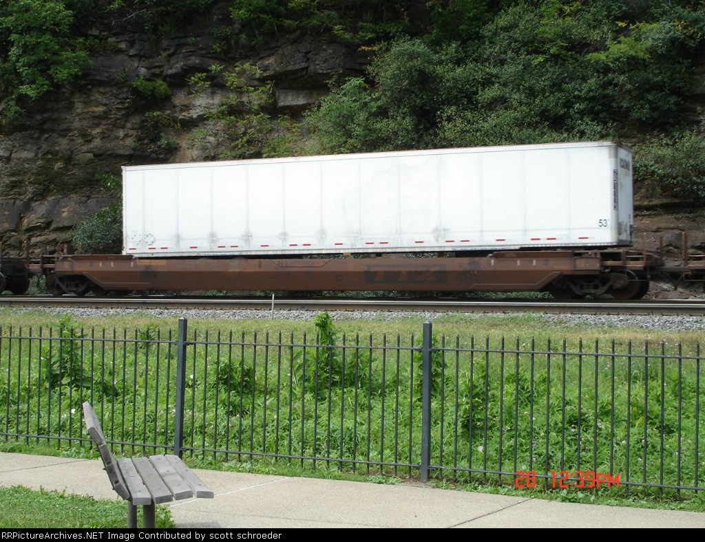 DTTX 427768C Double Stackcar w/RDWZ 251113 Trailer EB